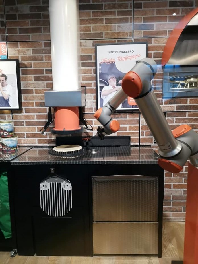 Le 1er robot pizzaiolo au monde, dopé à l’IA, employé modèle d’une ...