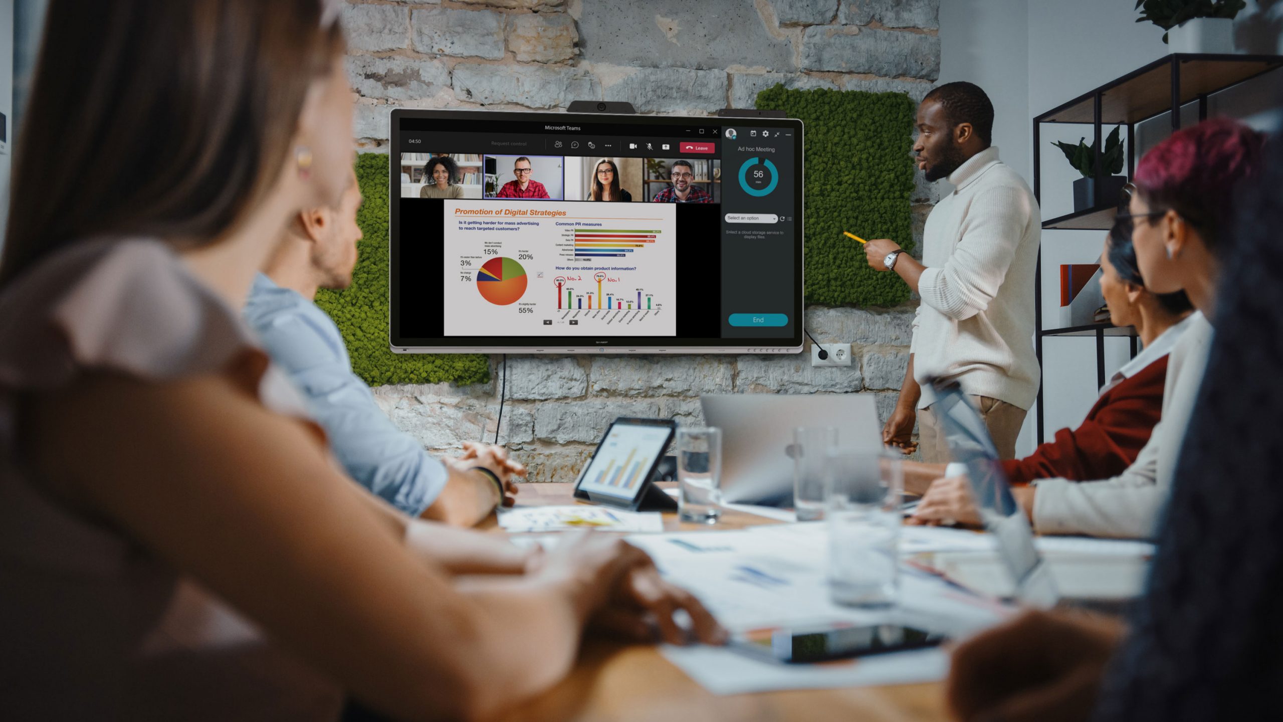 Sharp poursuit sa diversification dans la visio collaborative sur l ...